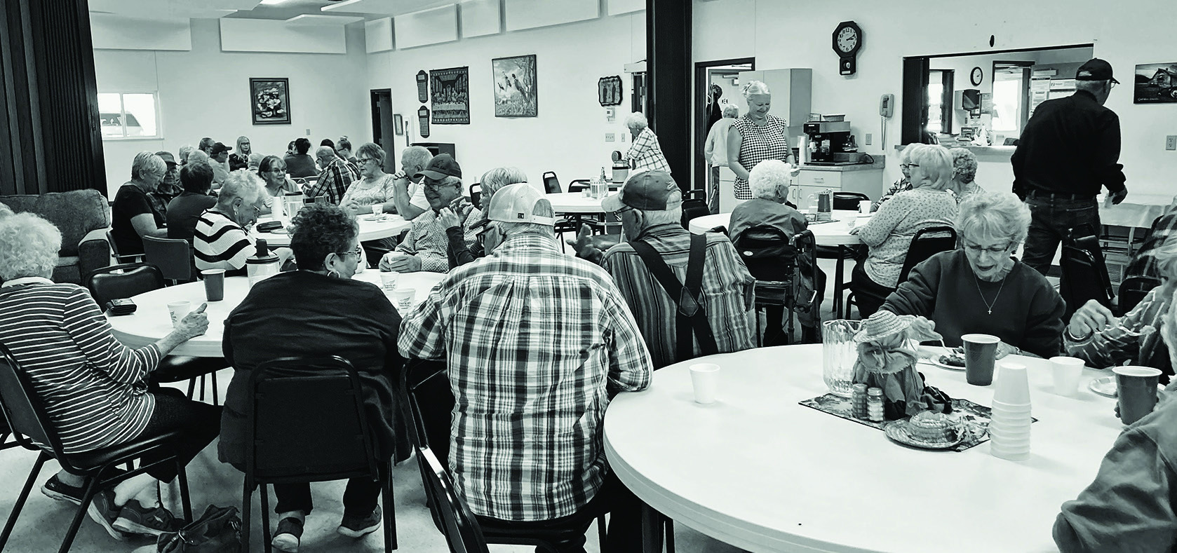 Hearty Homecoming Crowd Fills Senior Center | True Dakotan